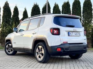 White Jeep Renegade 2017 in Jelgava, with an engine capacity of 1.60 L and mileage of 200 thousand km for 9995 €, photo 4 on AUTOMOTO.COM.LV