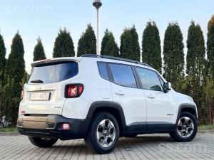 White Jeep Renegade 2017 in Jelgava, with an engine capacity of 1.60 L and mileage of 200 thousand km for 9995 €, photo 5 on AUTOMOTO.COM.LV