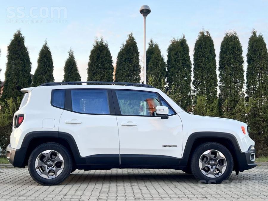 White Jeep Renegade 2017 in Jelgava, with an engine capacity of 1.60 L and mileage of 200 thousand km for 9995 €, photo 6 on AUTOMOTO.COM.LV