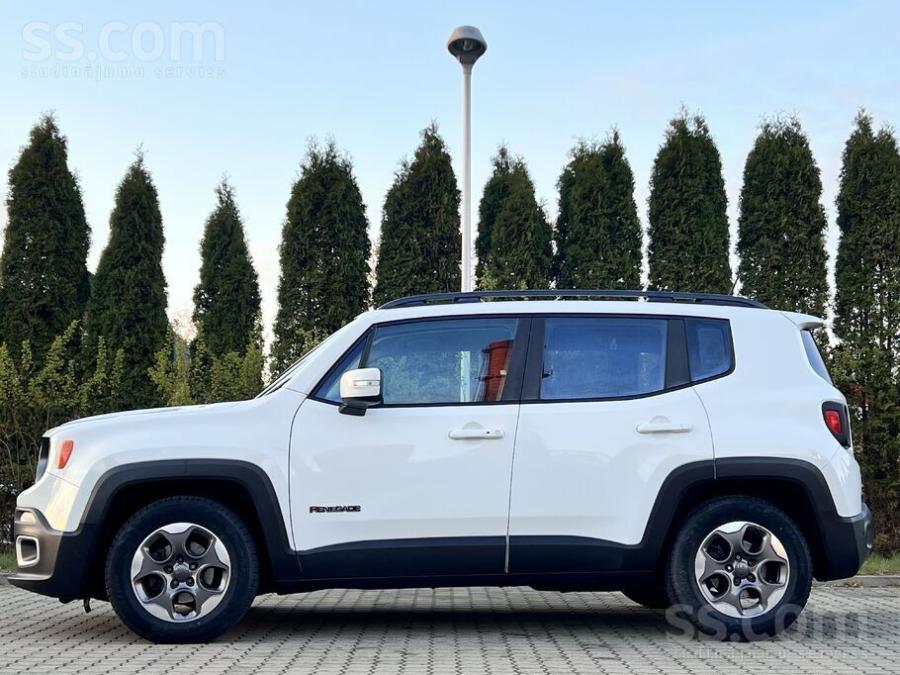 White Jeep Renegade 2017 in Jelgava, with an engine capacity of 1.60 L and mileage of 200 thousand km for 9995 €, photo 7 on AUTOMOTO.COM.LV