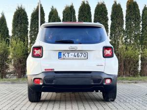 White Jeep Renegade 2017 in Jelgava, with an engine capacity of 1.60 L and mileage of 200 thousand km for 9995 €, photo 8 on AUTOMOTO.COM.LV