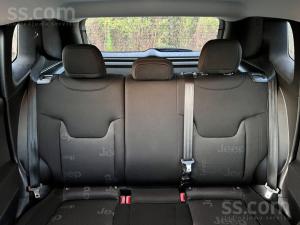 White Jeep Renegade 2017 in Jelgava, with an engine capacity of 1.60 L and mileage of 200 thousand km for 9995 €, photo 10 on AUTOMOTO.COM.LV