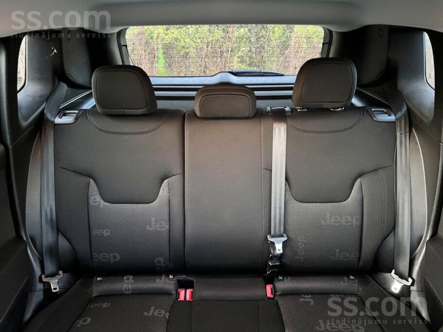 White Jeep Renegade 2017 in Jelgava, with an engine capacity of 1.60 L and mileage of 200 thousand km for 9995 €, photo 10 on AUTOMOTO.COM.LV
