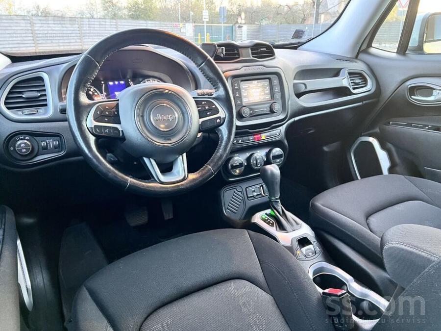 White Jeep Renegade 2017 in Jelgava, with an engine capacity of 1.60 L and mileage of 200 thousand km for 9995 €, photo 13 on AUTOMOTO.COM.LV