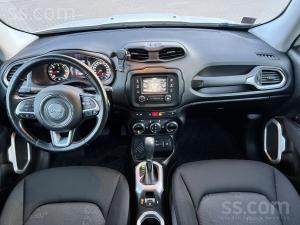 White Jeep Renegade 2017 in Jelgava, with an engine capacity of 1.60 L and mileage of 200 thousand km for 9995 €, photo 15 on AUTOMOTO.COM.LV