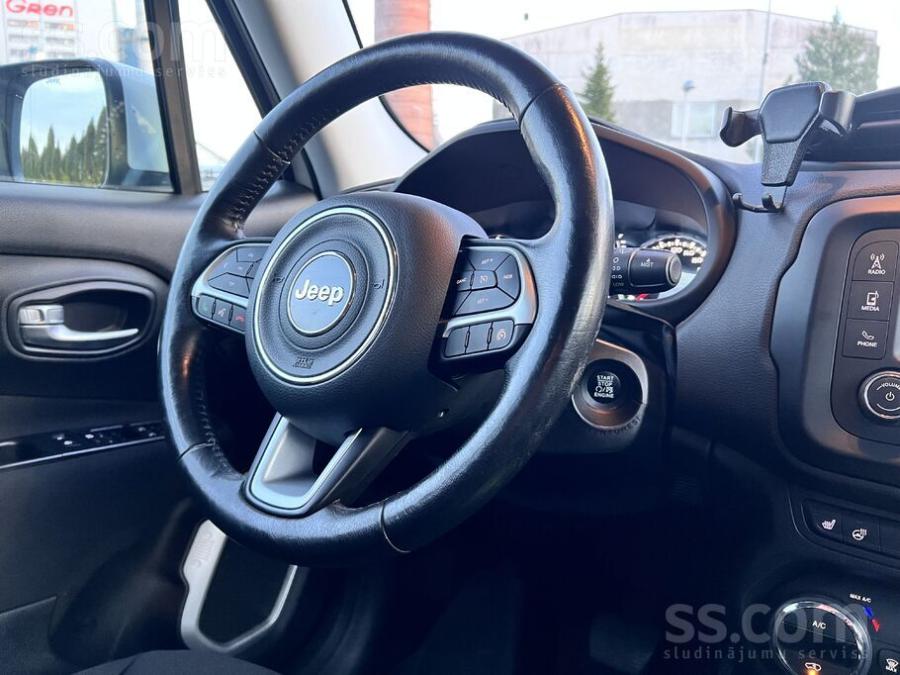White Jeep Renegade 2017 in Jelgava, with an engine capacity of 1.60 L and mileage of 200 thousand km for 9995 €, photo 16 on AUTOMOTO.COM.LV