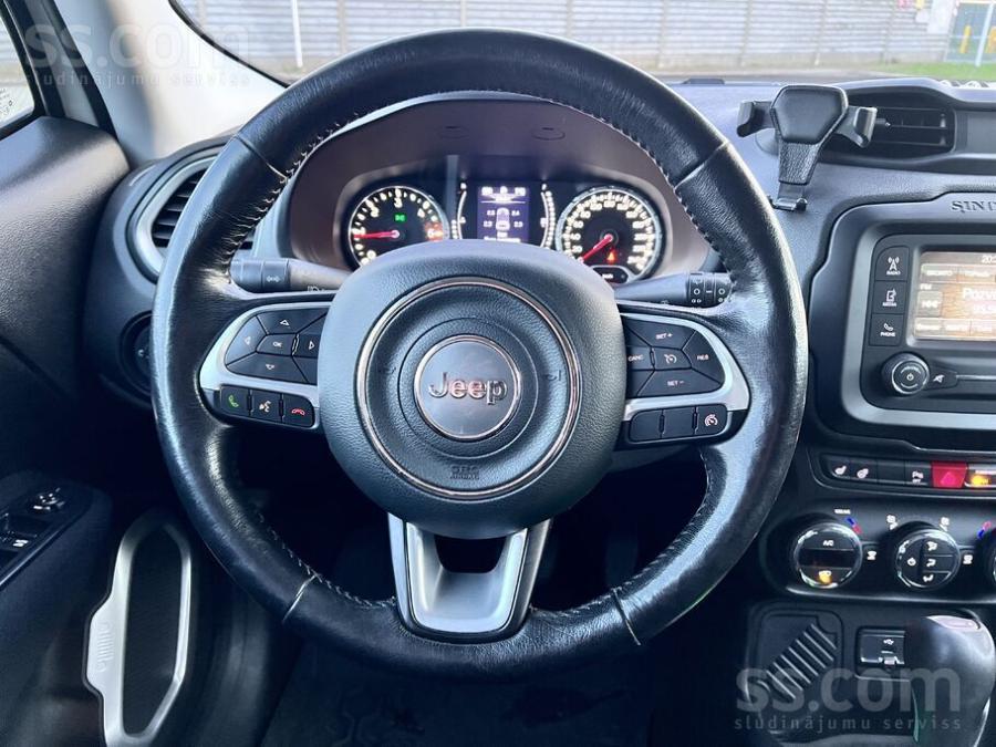 White Jeep Renegade 2017 in Jelgava, with an engine capacity of 1.60 L and mileage of 200 thousand km for 9995 €, photo 17 on AUTOMOTO.COM.LV