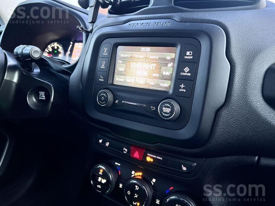 White Jeep Renegade 2017 in Jelgava, with an engine capacity of 1.60 L and mileage of 200 thousand km for 9995 €, photo 21 on AUTOMOTO.COM.LV