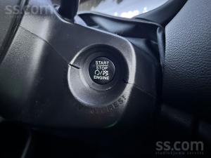 White Jeep Renegade 2017 in Jelgava, with an engine capacity of 1.60 L and mileage of 200 thousand km for 9995 €, photo 26 on AUTOMOTO.COM.LV