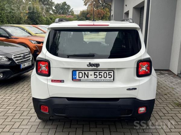 Balts Jeep Renegade 2017 Rīga, ar dzinēja tilpumu 1.40 L un nobraukumu 70 tūkst. km par 9500 €, foto 6 vietnē AUTOMOTO.COM.LV