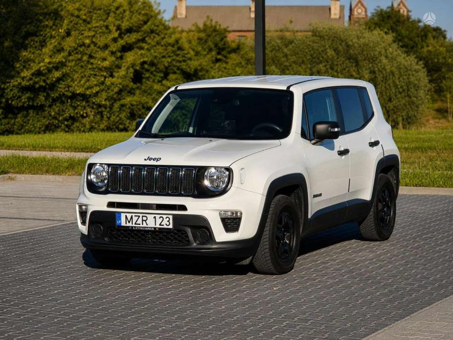 White Jeep Renegade 2021 in Jurbarkas, with an engine capacity of 1.00 L and mileage of 72 thousand km for 7900 €, photo 3 on AUTOMOTO.COM.LV