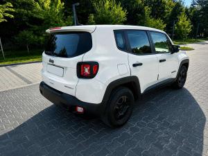 White Jeep Renegade 2021 in Jurbarkas, with an engine capacity of 1.00 L and mileage of 72 thousand km for 7900 €, photo 4 on AUTOMOTO.COM.LV