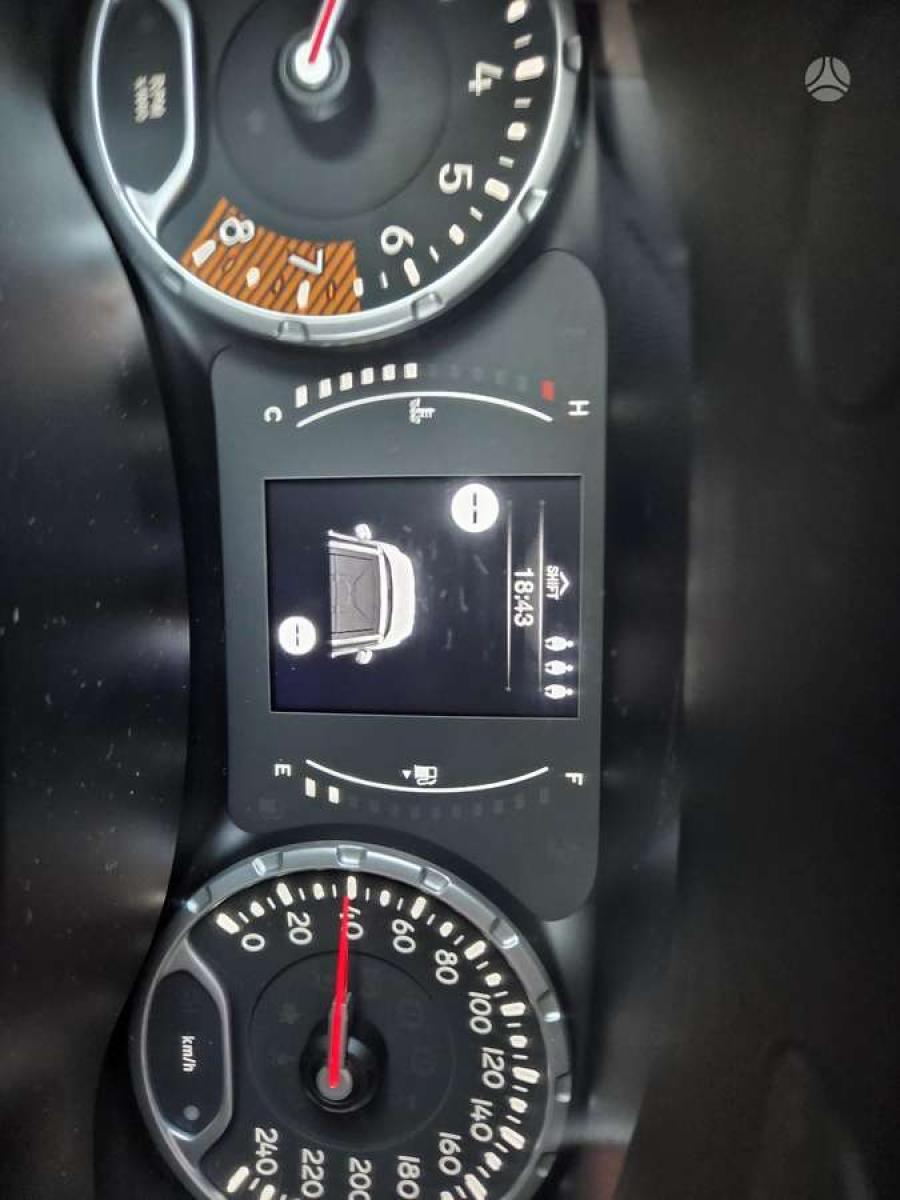 White Jeep Renegade 2021 in Jurbarkas, with an engine capacity of 1.00 L and mileage of 72 thousand km for 7900 €, photo 8 on AUTOMOTO.COM.LV