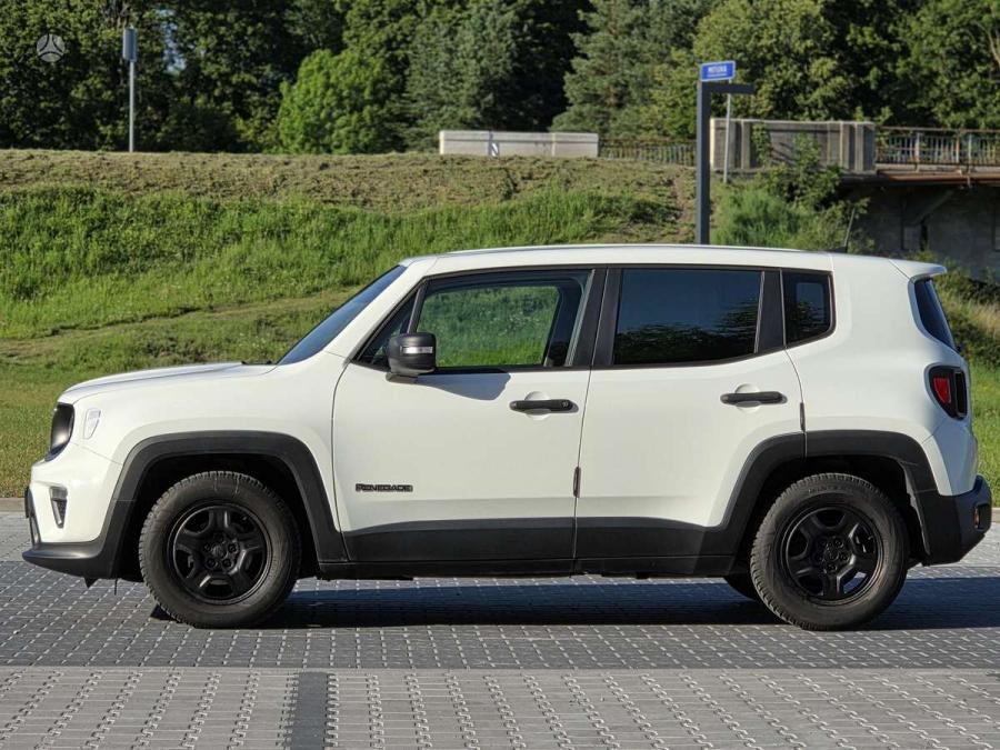 White Jeep Renegade 2021 in Jurbarkas, with an engine capacity of 1.00 L and mileage of 72 thousand km for 7900 €, photo 11 on AUTOMOTO.COM.LV