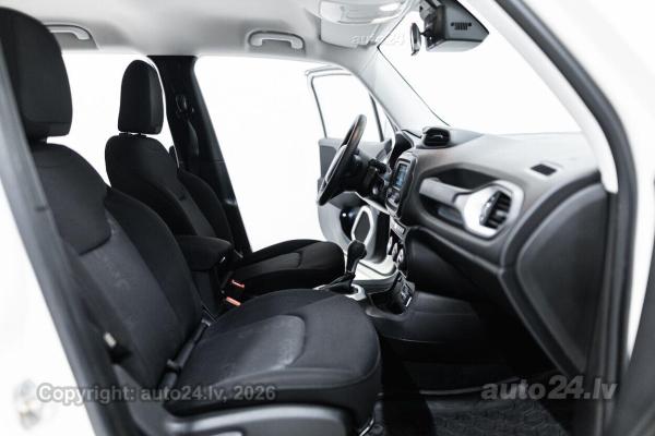 White Jeep Renegade 2017 in Tallinn, with an engine capacity of 1.40 L and mileage of 78 thousand km for 12499 €, photo 11 on AUTOMOTO.COM.LV