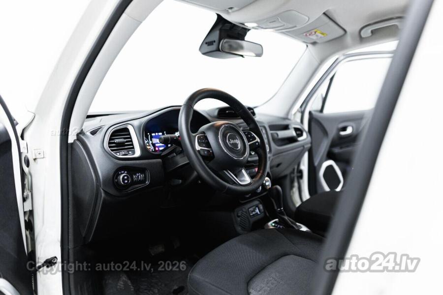 White Jeep Renegade 2017 in Tallinn, with an engine capacity of 1.40 L and mileage of 78 thousand km for 12499 €, photo 18 on AUTOMOTO.COM.LV