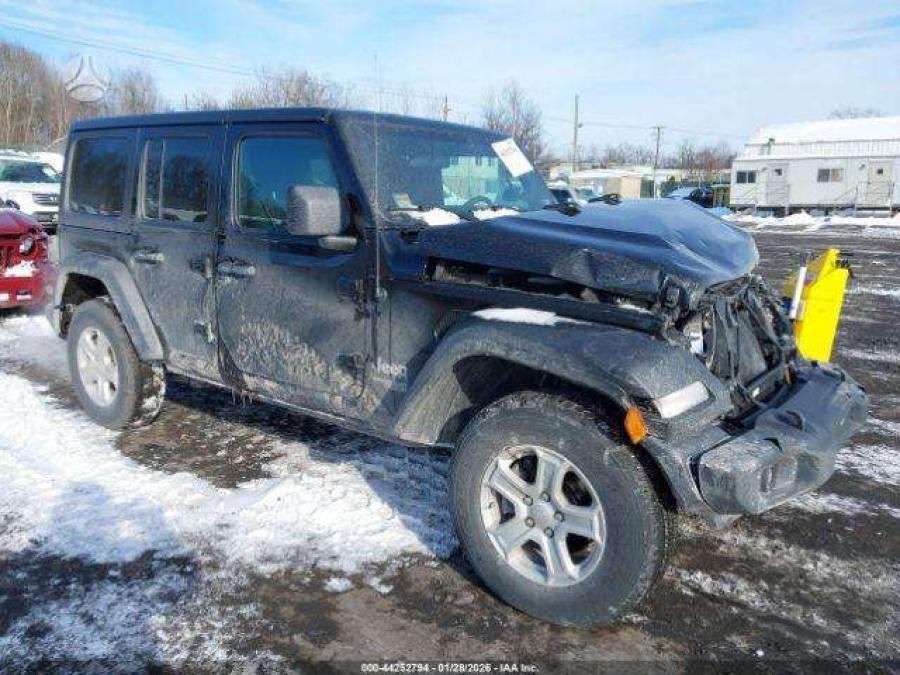 Black Jeep Wagoneer 2021 in Klaipeda, with an engine capacity of 2.00 L and mileage of 85 thousand km for 9300 €, photo 1 on AUTOMOTO.COM.LV