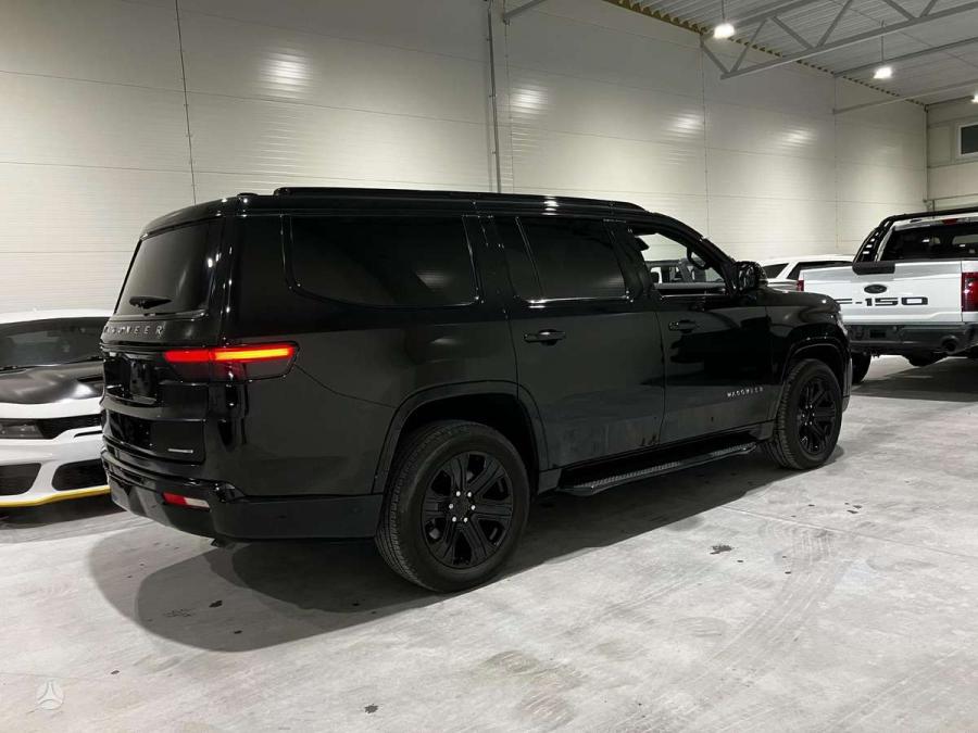 Black Jeep Wagoneer 2022 in Klaipeda, with an engine capacity of 5.65 L and mileage of 37 thousand km for 53966 €, photo 6 on AUTOMOTO.COM.LV