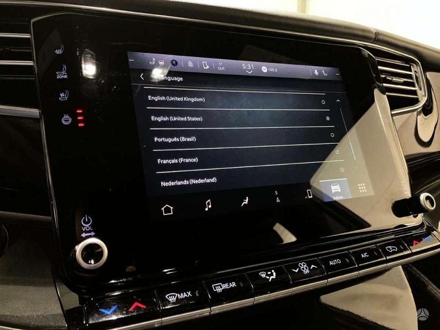 Black Jeep Wagoneer 2022 in Klaipeda, with an engine capacity of 5.65 L and mileage of 37 thousand km for 53966 €, photo 24 on AUTOMOTO.COM.LV