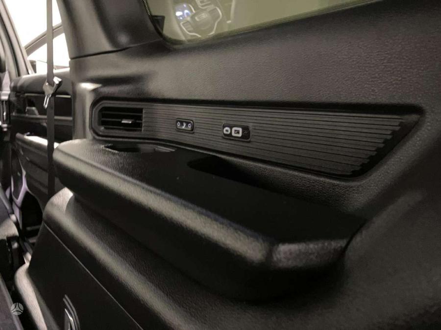Black Jeep Wagoneer 2022 in Klaipeda, with an engine capacity of 5.65 L and mileage of 37 thousand km for 53966 €, photo 34 on AUTOMOTO.COM.LV