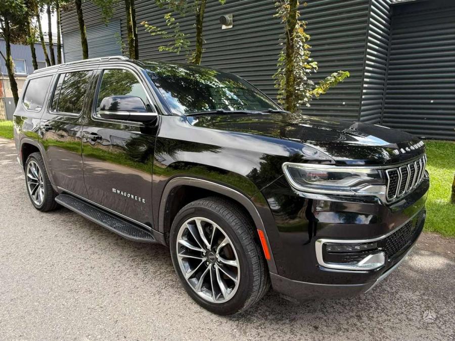 Melns Jeep Wagoneer 2022 Kauņa, ar dzinēja tilpumu 5.65 L un nobraukumu 115 tūkst. km par 33900 €, foto 1 vietnē AUTOMOTO.COM.LV