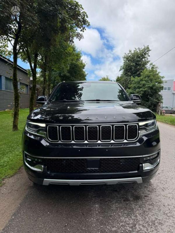 Melns Jeep Wagoneer 2022 Kauņa, ar dzinēja tilpumu 5.65 L un nobraukumu 115 tūkst. km par 33900 €, foto 3 vietnē AUTOMOTO.COM.LV