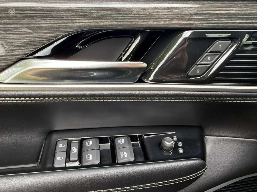 Melns Jeep Wagoneer 2022 Kauņa, ar dzinēja tilpumu 5.65 L un nobraukumu 115 tūkst. km par 33900 €, foto 13 vietnē AUTOMOTO.COM.LV