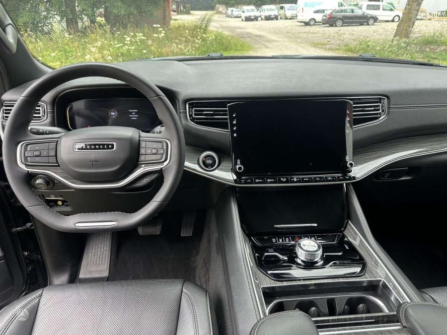 Melns Jeep Wagoneer 2022 Kauņa, ar dzinēja tilpumu 5.65 L un nobraukumu 115 tūkst. km par 33900 €, foto 15 vietnē AUTOMOTO.COM.LV