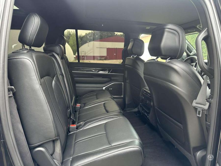 Melns Jeep Wagoneer 2022 Kauņa, ar dzinēja tilpumu 5.65 L un nobraukumu 115 tūkst. km par 33900 €, foto 19 vietnē AUTOMOTO.COM.LV