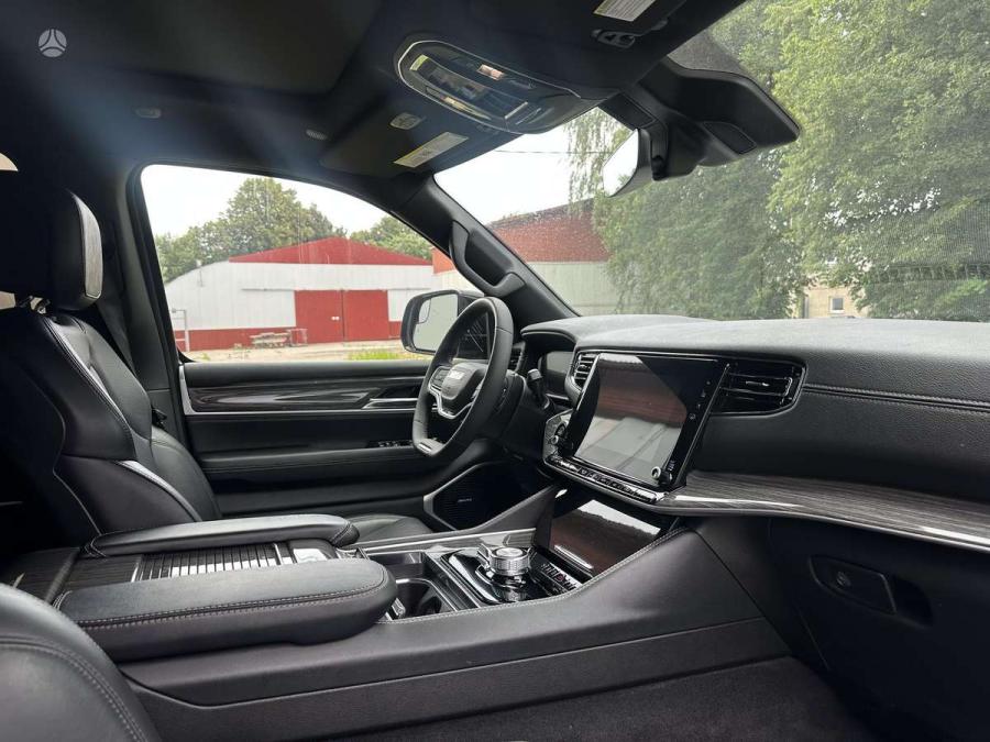 Melns Jeep Wagoneer 2022 Kauņa, ar dzinēja tilpumu 5.65 L un nobraukumu 115 tūkst. km par 33900 €, foto 21 vietnē AUTOMOTO.COM.LV