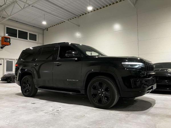Black Jeep Wagoneer 2023 in Klaipeda, with an engine capacity of 5.65 L and mileage of 37 thousand km for 53966 €, photo 11 on AUTOMOTO.COM.LV