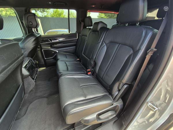 Grey Jeep Wagoneer 2022 in Vilnius, with an engine capacity of 5.65 L and mileage of 131 thousand km for 42900 €, photo 9 on AUTOMOTO.COM.LV
