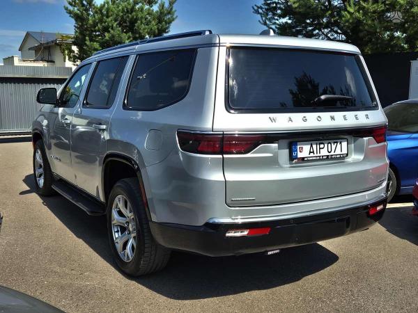Pelēks Jeep Wagoneer 2022 Viļņa, ar dzinēja tilpumu 5.65 L un nobraukumu 131 tūkst. km par 42900 €, foto 3 vietnē AUTOMOTO.COM.LV