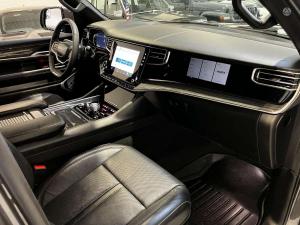 Grey Jeep Wagoneer 2022 in Klaipeda, with an engine capacity of 5.65 L and mileage of 59 thousand km for 46585 €, photo 13 on AUTOMOTO.COM.LV