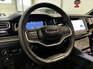 Grey Jeep Wagoneer 2022 in Klaipeda, with an engine capacity of 5.65 L and mileage of 59 thousand km for 46585 €, photo 14 on AUTOMOTO.COM.LV