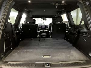 Grey Jeep Wagoneer 2022 in Klaipeda, with an engine capacity of 5.65 L and mileage of 59 thousand km for 46585 €, photo 28 on AUTOMOTO.COM.LV