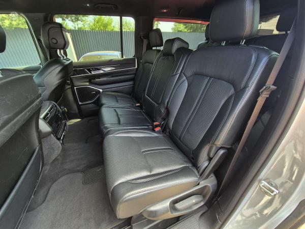 Pelēks Jeep Wagoneer 2022 Viļņa, ar dzinēja tilpumu 5.65 L un nobraukumu 131 tūkst. km par 42900 €, foto 9 vietnē AUTOMOTO.COM.LV