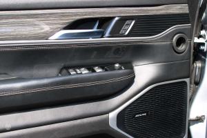 Серый Джип Wagoneer 2022 в Вильнюс, объемом двигателя 5.65 л и пробегом 131 тыс. км за 42900 €, фото 29 на AUTOMOTO.COM.LV