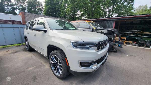 Pelēks Jeep Wagoneer 2022 Viļņa, ar dzinēja tilpumu 5.70 L un nobraukumu 68 tūkst. km par 39999 €, foto 2 vietnē AUTOMOTO.COM.LV