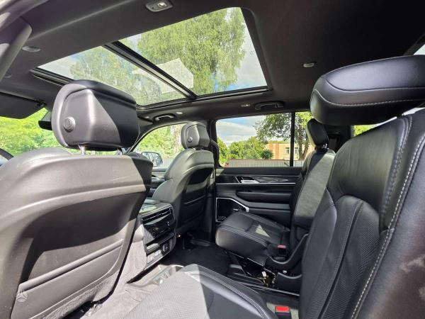 Pelēks Jeep Wagoneer 2022 Viļņa, ar dzinēja tilpumu 5.70 L un nobraukumu 68 tūkst. km par 39999 €, foto 6 vietnē AUTOMOTO.COM.LV