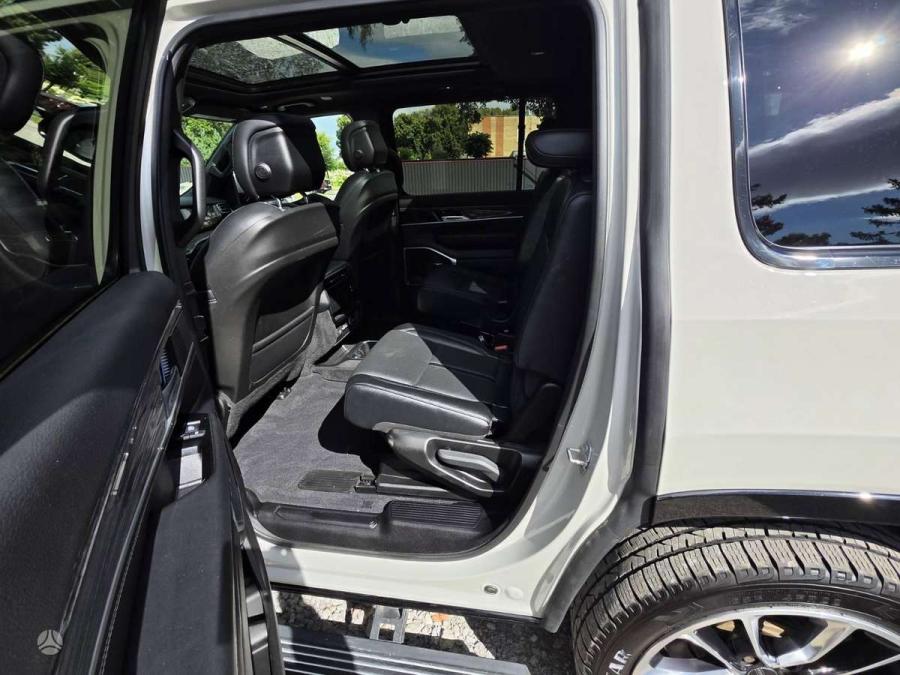 Серый Джип Wagoneer 2022 в Вильнюс, объемом двигателя 5.70 л и пробегом 68 тыс. км за 39999 €, фото 8 на AUTOMOTO.COM.LV