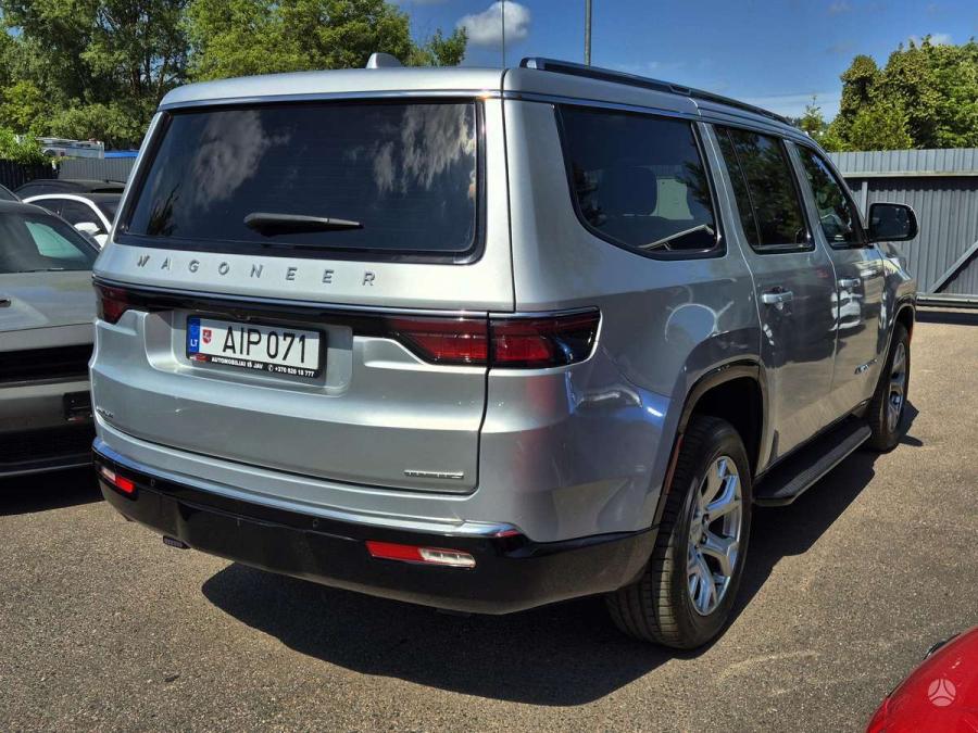 Pelēks Jeep Wagoneer 2022 Viļņa, ar dzinēja tilpumu 5.65 L un nobraukumu 131 tūkst. km par 42900 €, foto 7 vietnē AUTOMOTO.COM.LV