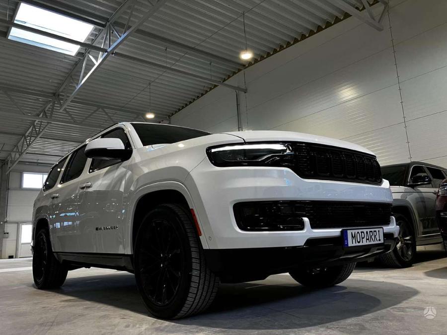 White Jeep Wagoneer 2022 in Klaipeda, with an engine capacity of 5.65 L and mileage of 63 thousand km for 52030 €, photo 2 on AUTOMOTO.COM.LV