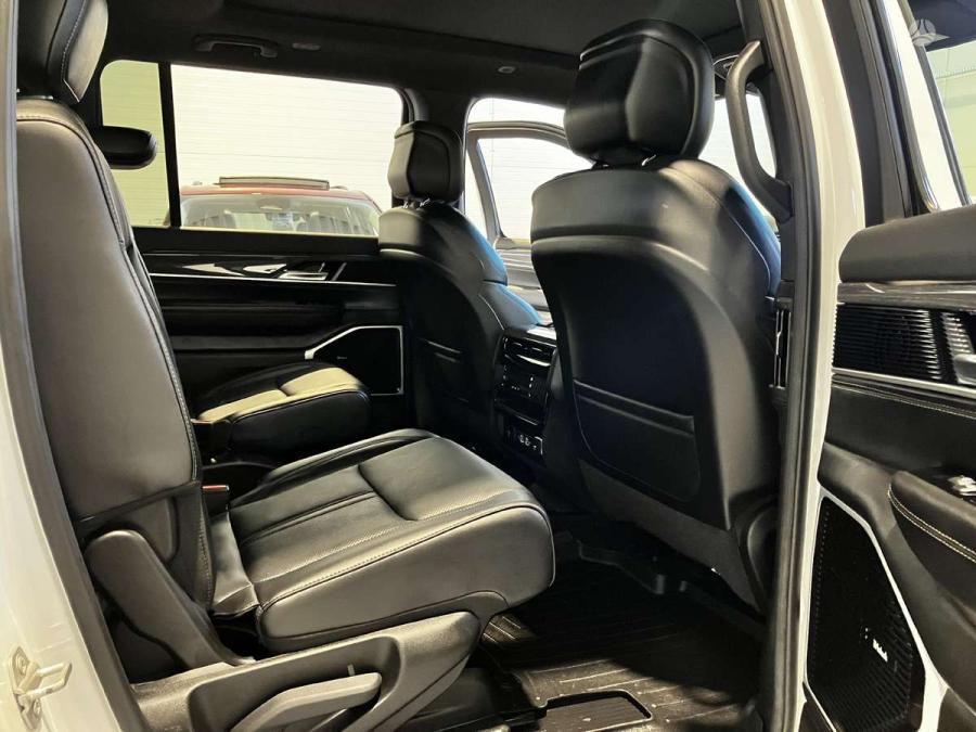 Balts Jeep Wagoneer 2022 Klaipėda, ar dzinēja tilpumu 5.65 L un nobraukumu 63 tūkst. km par 52030 €, foto 32 vietnē AUTOMOTO.COM.LV