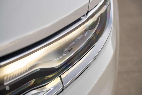 Белый Джип Wagoneer 2022 в Вильнюс, объемом двигателя 5.65 л и пробегом 85 тыс. км за 46999 €, фото 7 на AUTOMOTO.COM.LV