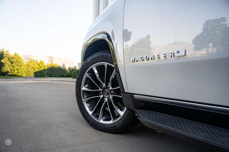 Белый Джип Wagoneer 2022 в Вильнюс, объемом двигателя 5.65 л и пробегом 85 тыс. км за 46999 €, фото 11 на AUTOMOTO.COM.LV