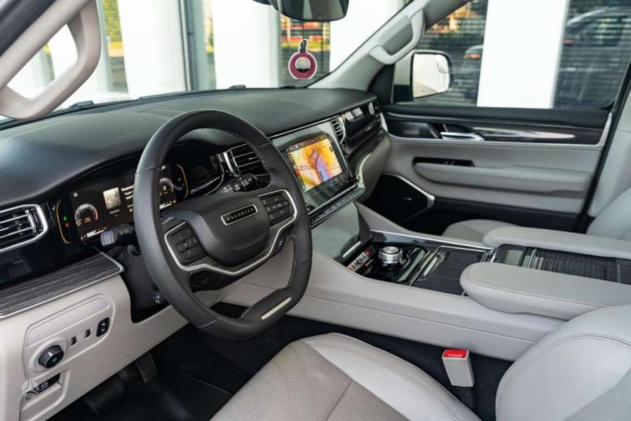 Белый Джип Wagoneer 2022 в Вильнюс, объемом двигателя 5.65 л и пробегом 85 тыс. км за 46999 €, фото 12 на AUTOMOTO.COM.LV