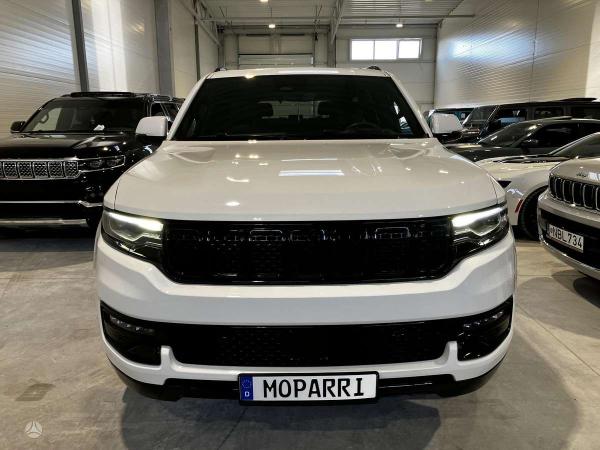 White Jeep Wagoneer 2022 in Klaipeda, with an engine capacity of 5.65 L and mileage of 63 thousand km for 46585 €, photo 1 on AUTOMOTO.COM.LV