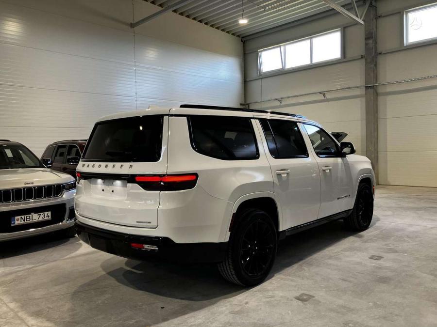 Balts Jeep Wagoneer 2022 Klaipėda, ar dzinēja tilpumu 5.65 L un nobraukumu 63 tūkst. km par 46585 €, foto 5 vietnē AUTOMOTO.COM.LV