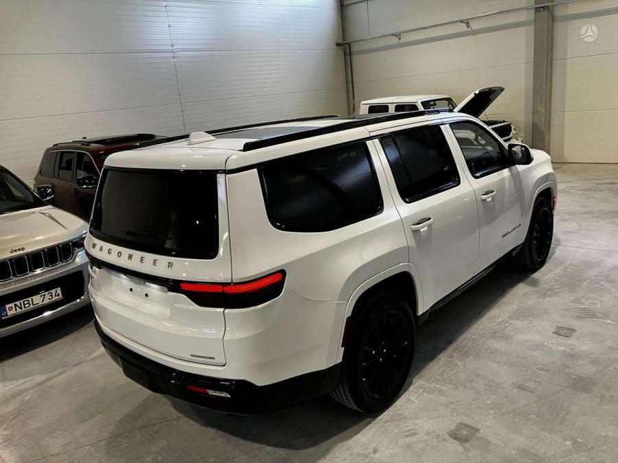 Balts Jeep Wagoneer 2022 Klaipėda, ar dzinēja tilpumu 5.65 L un nobraukumu 63 tūkst. km par 46585 €, foto 9 vietnē AUTOMOTO.COM.LV
